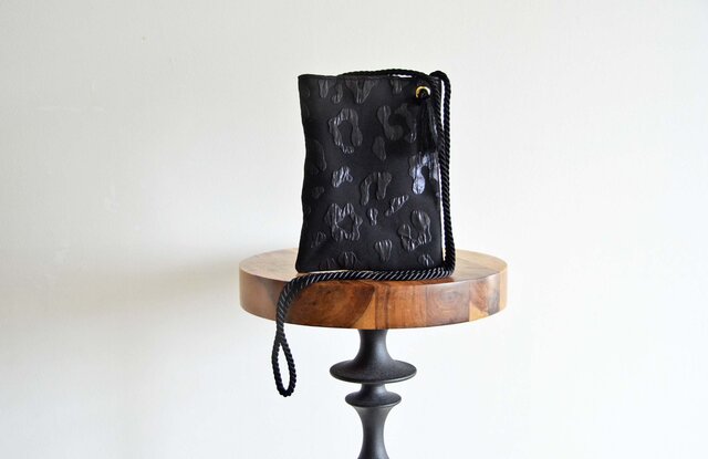 1点限定！DUTELレオパードジャガード 2WAY スマホシポーチ ブラック スマホショルダー | iichi 日々の暮らしを心地よくするハンドメイドやアンティークのマーケットプレイス