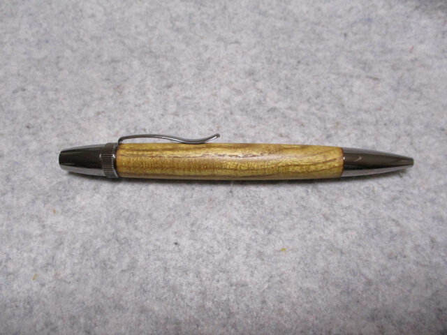 御蔵島桑 金桑 ギラ杢 椿油仕上げ 回転式ロングパトリオットボールペン | iichi 日々の暮らしを心地よくするハンドメイドやアンティークのマーケットプレイス