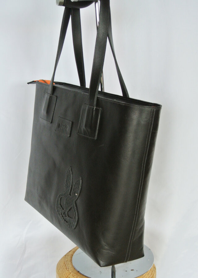 うさぎスカル、黒のトートバック。 | iichi 日々の暮らしを心地よくするハンドメイドやアンティークのマーケットプレイス