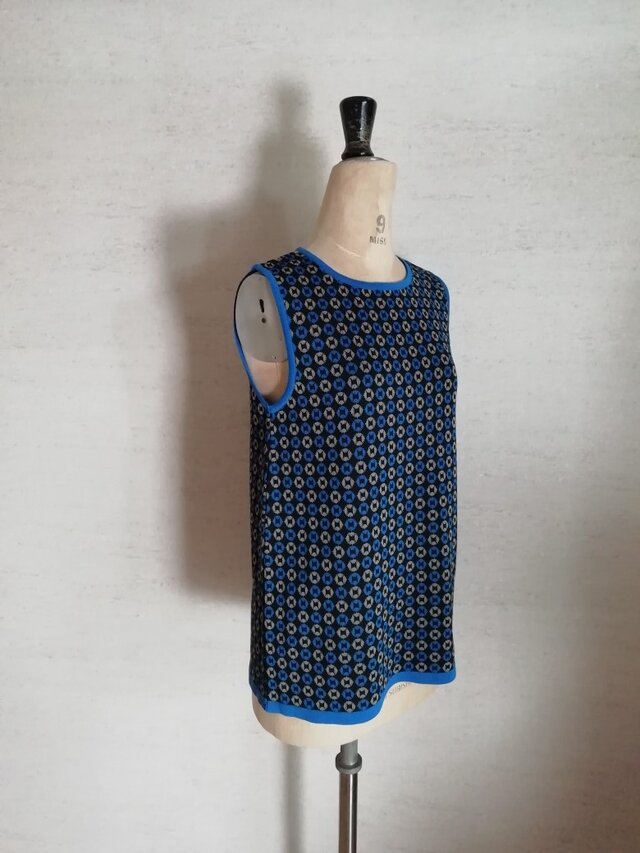 【新作】レトロポップ調ジャガードチュニック ブラック | iichi 日々の暮らしを心地よくするハンドメイドやアンティークのマーケットプレイス