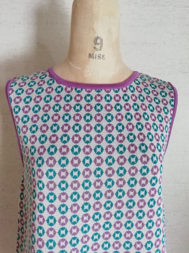 【新作】レトロポップ調ジャガードチュニック ベージュ | iichi 日々の暮らしを心地よくするハンドメイドやアンティークのマーケットプレイス