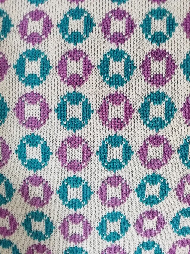 【新作】レトロポップ調ジャガードチュニック ベージュ | iichi 日々の暮らしを心地よくするハンドメイドやアンティークのマーケットプレイス