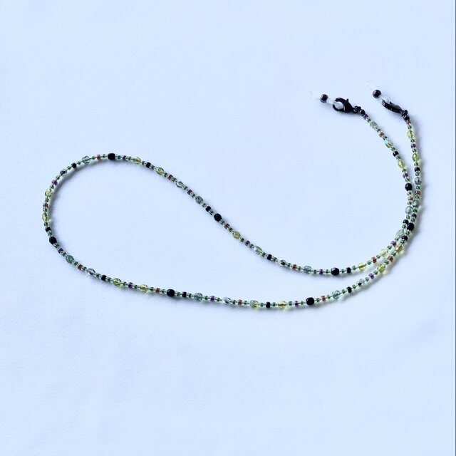 ボタニカルカラー チェコガラスビーズのマスクストラップ／ネックレス／グラスコード - Olive - | iichi 日々の暮らしを心地よくするハンドメイドやアンティークのマーケットプレイス
