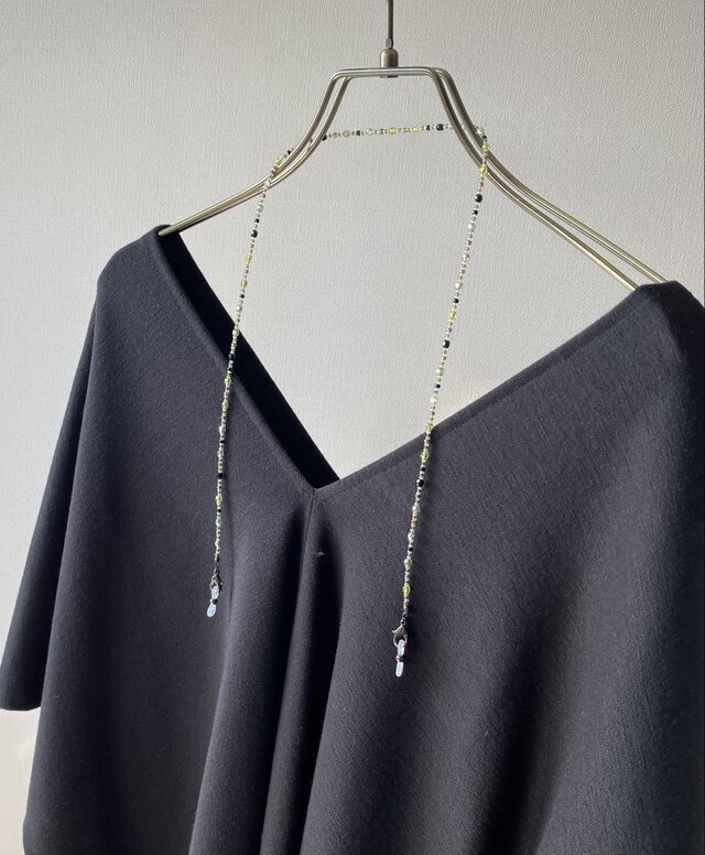 ボタニカルカラー チェコガラスビーズのマスクストラップ／ネックレス／グラスコード - Olive - | iichi 日々の暮らしを心地よくするハンドメイドやアンティークのマーケットプレイス