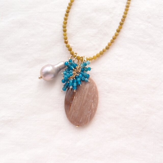 Olive Opal Charm Necklace Set／オリーブオパール チャームネックレスセット | iichi 日々の暮らしを心地よくするハンドメイドやアンティークのマーケットプレイス