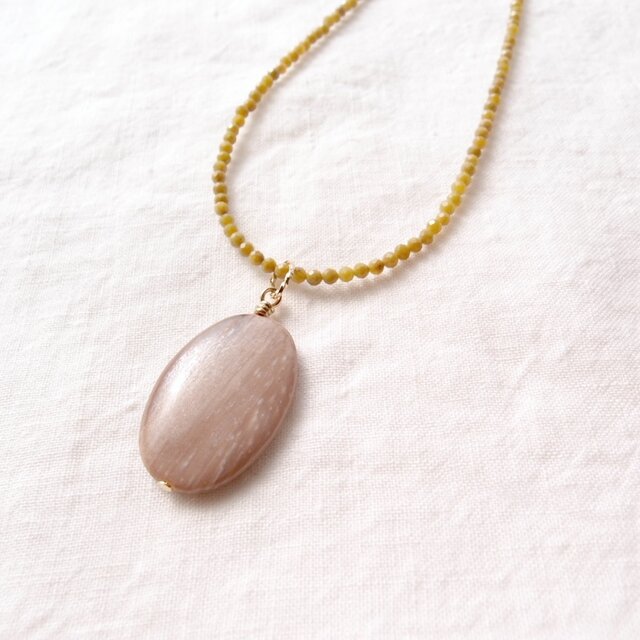 Olive Opal Charm Necklace Set／オリーブオパール チャームネックレスセット | iichi 日々の暮らしを心地よくするハンドメイドやアンティークのマーケットプレイス