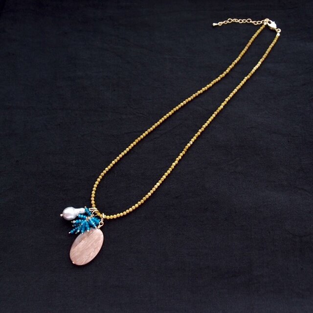 Olive Opal Charm Necklace Set／オリーブオパール チャームネックレスセット | iichi 日々の暮らしを心地よくするハンドメイドやアンティークのマーケットプレイス