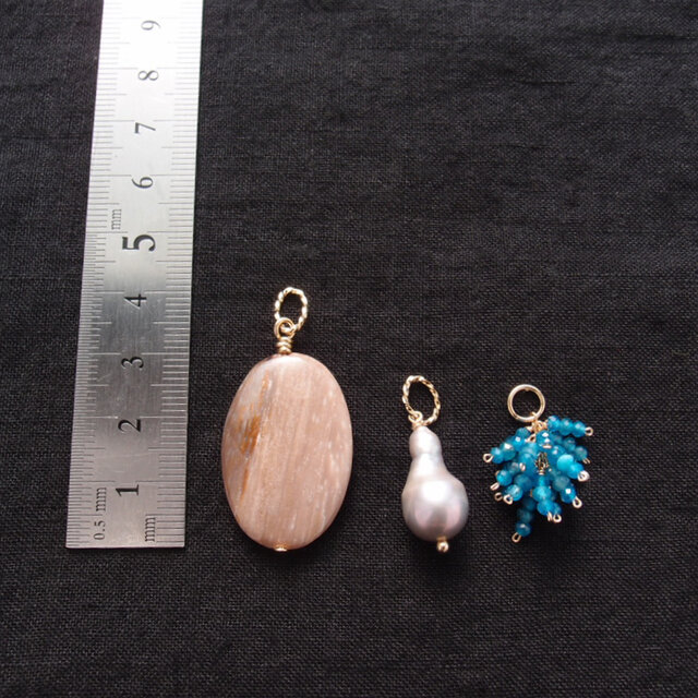 Olive Opal Charm Necklace Set／オリーブオパール チャームネックレスセット | iichi 日々の暮らしを心地よくするハンドメイドやアンティークのマーケットプレイス