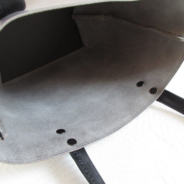 ぷっくり三角マチ♪《牛革》底マチワイドミニトート・ソフトスムース・マーブルグレー・0609 | iichi 日々の暮らしを心地よくするハンドメイドやアンティークのマーケットプレイス