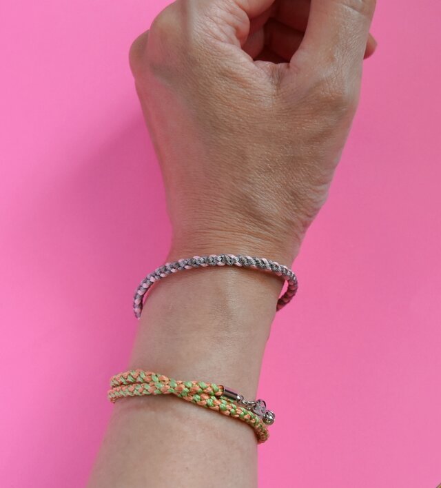 うさぎ色「ピンクがキュート！ライラックうさぎ」ブレスレット(NO.R-P/li-250627) | iichi 日々の暮らしを心地よくするハンドメイドやアンティークのマーケットプレイス