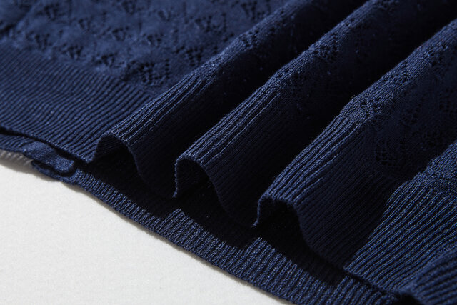 夏の冷房対策に シンプルながら個性が光る万能アイテム 透かし編みカーディガン 紺色 250613-4 | iichi 日々の暮らしを心地よくするハンドメイドやアンティークのマーケットプレイス