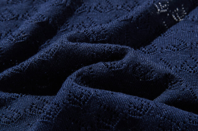 夏の冷房対策に シンプルながら個性が光る万能アイテム 透かし編みカーディガン 紺色 250613-4 | iichi 日々の暮らしを心地よくするハンドメイドやアンティークのマーケットプレイス