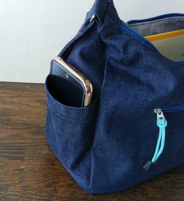 【一点物】デニムのショルダーバッグ ネイビー | iichi 日々の暮らしを心地よくするハンドメイドやアンティークのマーケットプレイス