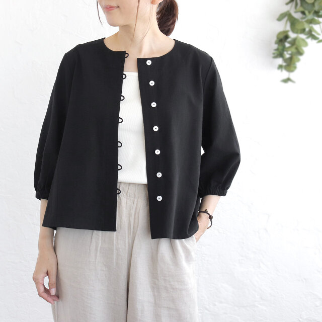 夏を心地よく 東炊きコットンリネン 五分袖ループボタン羽織りブラウス（ブラック）TP22 | iichi 日々の暮らしを心地よくするハンドメイドやアンティークのマーケットプレイス