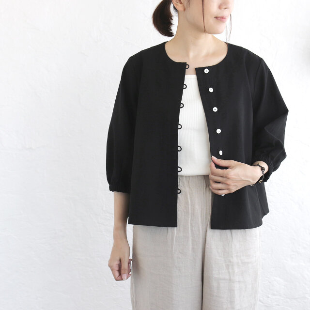 夏を心地よく 東炊きコットンリネン 五分袖ループボタン羽織りブラウス（ブラック）TP22 | iichi 日々の暮らしを心地よくするハンドメイドやアンティークのマーケットプレイス
