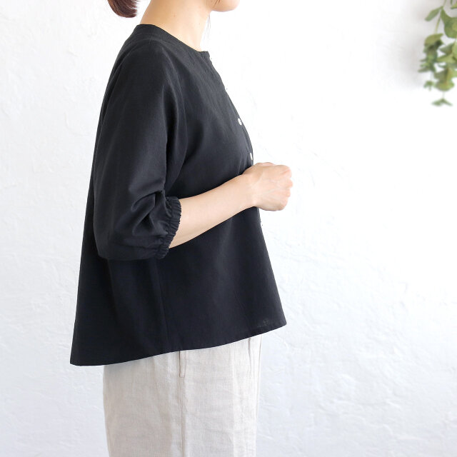 夏を心地よく 東炊きコットンリネン 五分袖ループボタン羽織りブラウス（ブラック）TP22 | iichi 日々の暮らしを心地よくするハンドメイドやアンティークのマーケットプレイス