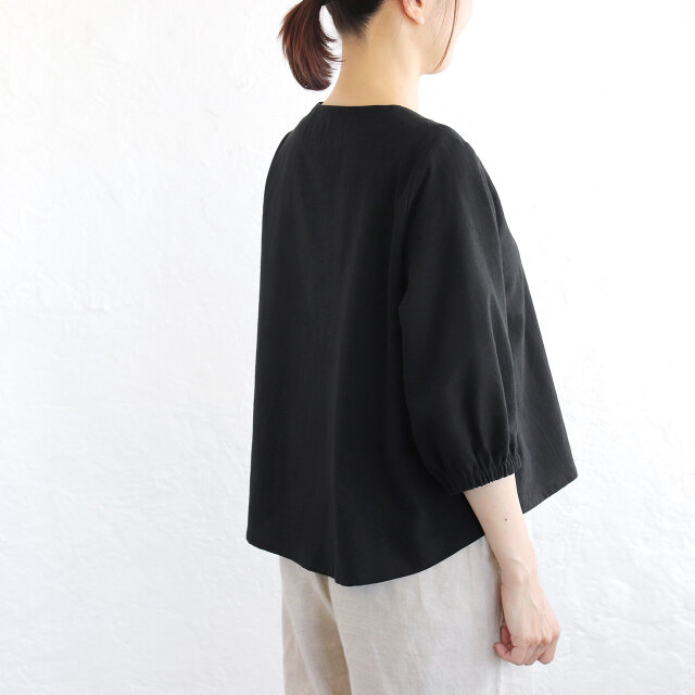 夏を心地よく 東炊きコットンリネン 五分袖ループボタン羽織りブラウス（ブラック）TP22 | iichi 日々の暮らしを心地よくするハンドメイドやアンティークのマーケットプレイス