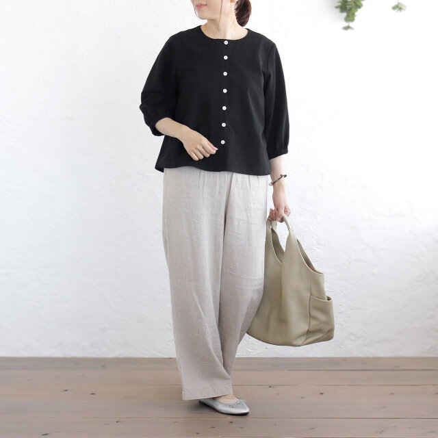 夏を心地よく 東炊きコットンリネン 五分袖ループボタン羽織りブラウス（ブラック）TP22 | iichi 日々の暮らしを心地よくするハンドメイドやアンティークのマーケットプレイス