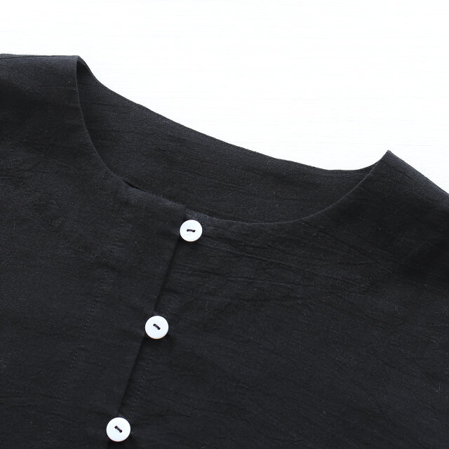 夏を心地よく 東炊きコットンリネン 五分袖ループボタン羽織りブラウス（ブラック）TP22 | iichi 日々の暮らしを心地よくするハンドメイドやアンティークのマーケットプレイス