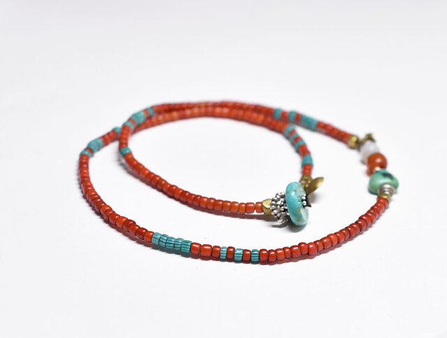 oldチベタンターコイズとミゾーラムカーネリアン、古代瑪瑙、飴色ホワイトハーツとターコイズブルーシェブロンのネックレス | iichi 日々の暮らしを心地よくするハンドメイドやアンティークの ...