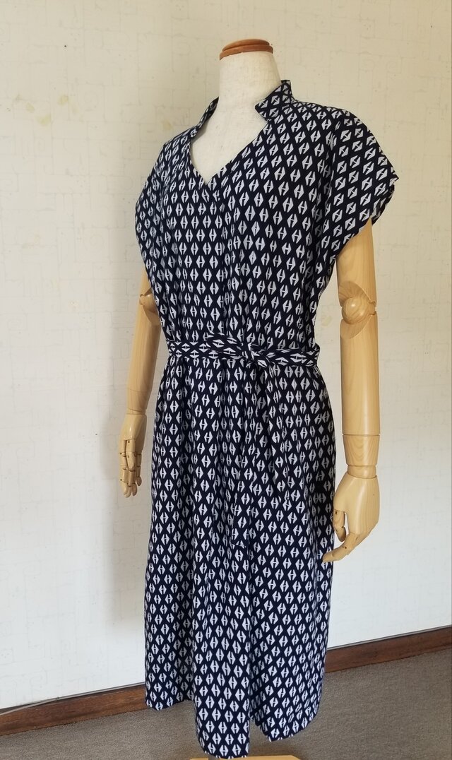 Sale浴衣リメイク フロントタックスタンドカラーワンピース | iichi 日々の暮らしを心地よくするハンドメイドやアンティークのマーケットプレイス