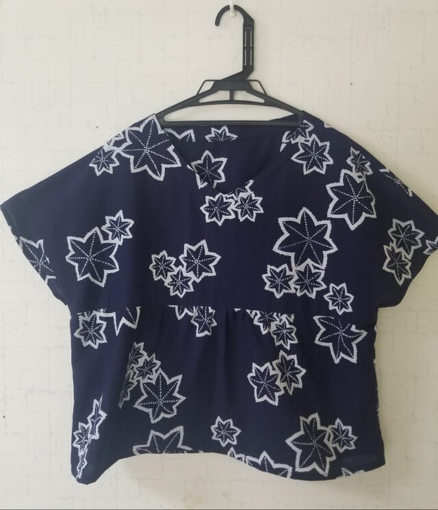 Sale 浴衣リメイク V開きフレンチスリーブブラウス | iichi 日々の暮らしを心地よくするハンドメイドやアンティークのマーケットプレイス