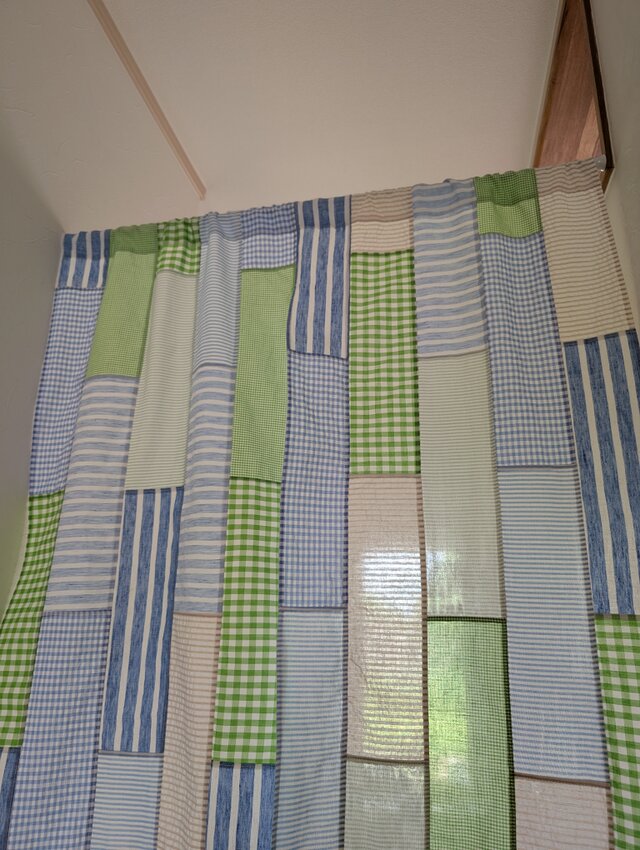 ♥️夏♥️涼しげロングのれん♥️グリーンとブルー♥️細長パッチワーク★85 175★ | iichi 日々の暮らしを心地よくするハンドメイドやアンティークのマーケットプレイス