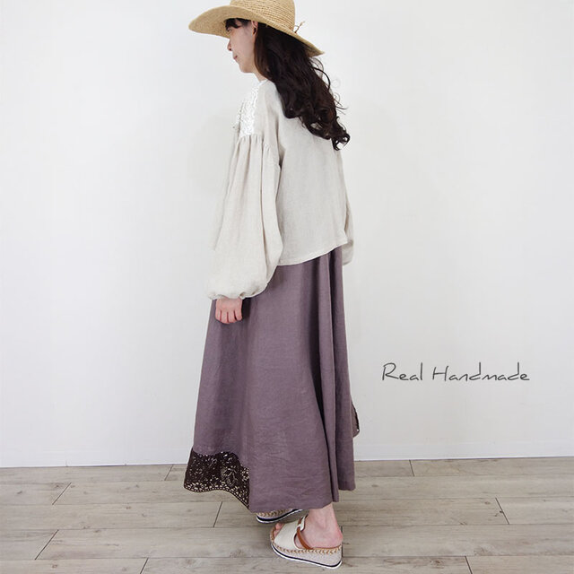 ヨーロッパリネンモカ・前後ピンタックと前裾レースのマキシワンピース | iichi 日々の暮らしを心地よくするハンドメイドやアンティークのマーケットプレイス