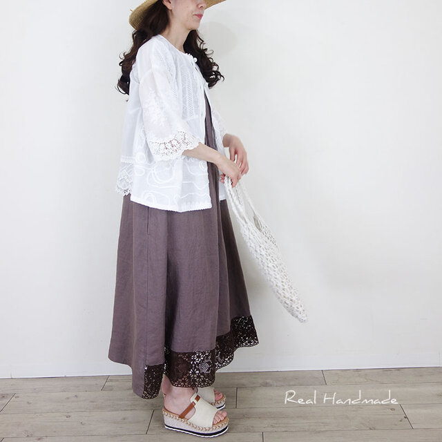 ヨーロッパリネンモカ・前後ピンタックと前裾レースのマキシワンピース | iichi 日々の暮らしを心地よくするハンドメイドやアンティークのマーケットプレイス