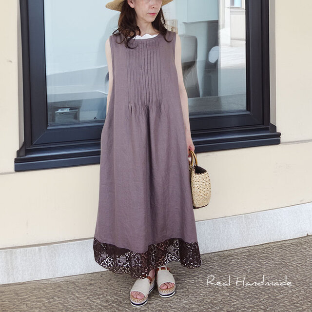 ヨーロッパリネンモカ・前後ピンタックと前裾レースのマキシワンピース | iichi 日々の暮らしを心地よくするハンドメイドやアンティークのマーケットプレイス