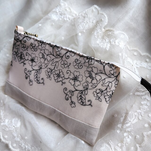 チュールレース*リネン*スマホポーチ | iichi 日々の暮らしを心地よくするハンドメイドやアンティークのマーケットプレイス