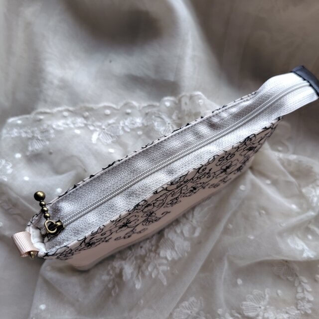 チュールレース*リネン*スマホポーチ | iichi 日々の暮らしを心地よくするハンドメイドやアンティークのマーケットプレイス