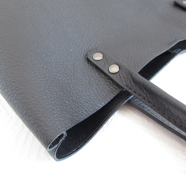 B5サイズ対応《牛革》三角マチのスクエアトート・ミディアムタイプ・0601 | iichi 日々の暮らしを心地よくするハンドメイドやアンティークのマーケットプレイス