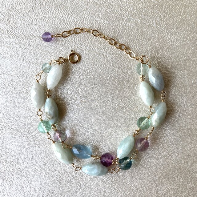 アクアマリンとフローライトのブレスレット | iichi 日々の暮らしを心地よくするハンドメイドやアンティークのマーケットプレイス