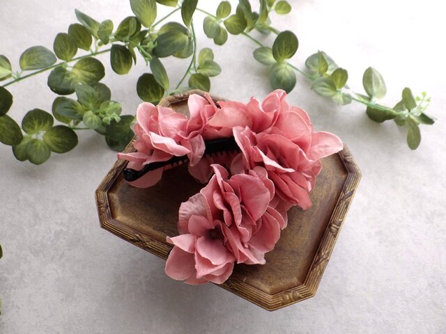 紫陽花のバナナクリップ シックカラー 4色展開 モーブピンク | iichi 日々の暮らしを心地よくするハンドメイドやアンティークのマーケットプレイス