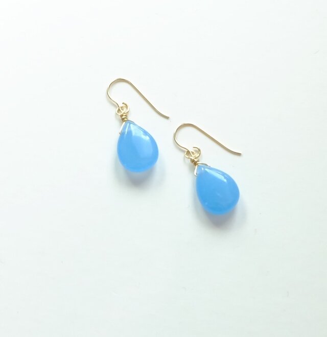 s191-630【天然石 ブルージェード】14kgf スカイブルーのピアス | iichi 日々の暮らしを心地よくするハンドメイドやアンティークのマーケットプレイス