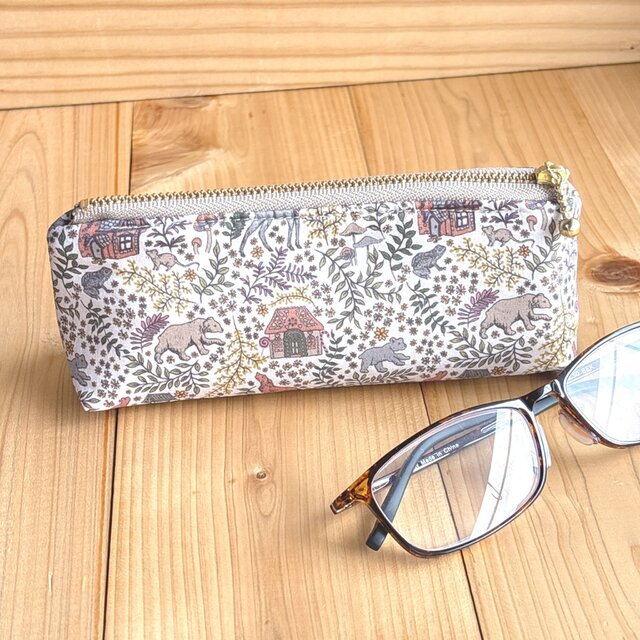 リバティ めがねポーチ スタンドポーチ ＜Black Forest＞(ブラック・フォレスト)BR | iichi 日々の暮らしを心地よくするハンドメイドやアンティークのマーケットプレイス