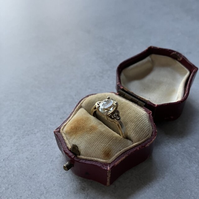 057 ヴィンテージ 「静寂の中の煌めき」の指輪 | iichi 日々の暮らしを心地よくするハンドメイドやアンティークのマーケットプレイス