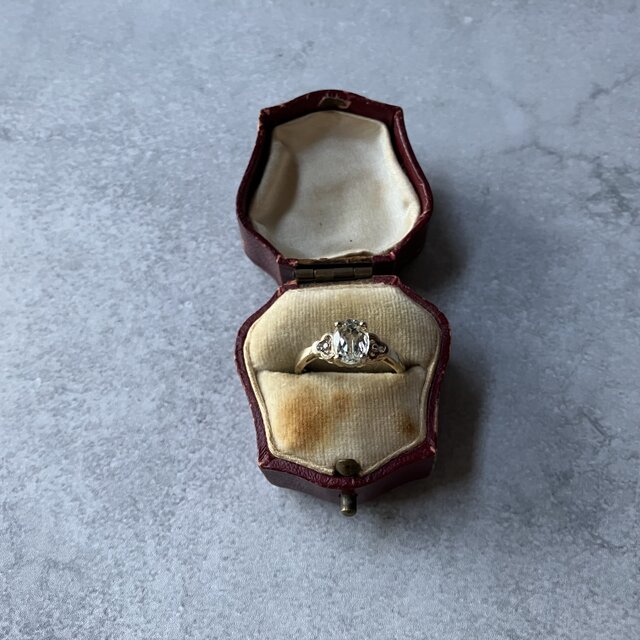 057 ヴィンテージ 「静寂の中の煌めき」の指輪 | iichi 日々の暮らしを心地よくするハンドメイドやアンティークのマーケットプレイス