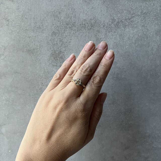 057 ヴィンテージ 「静寂の中の煌めき」の指輪 | iichi 日々の暮らしを心地よくするハンドメイドやアンティークのマーケットプレイス