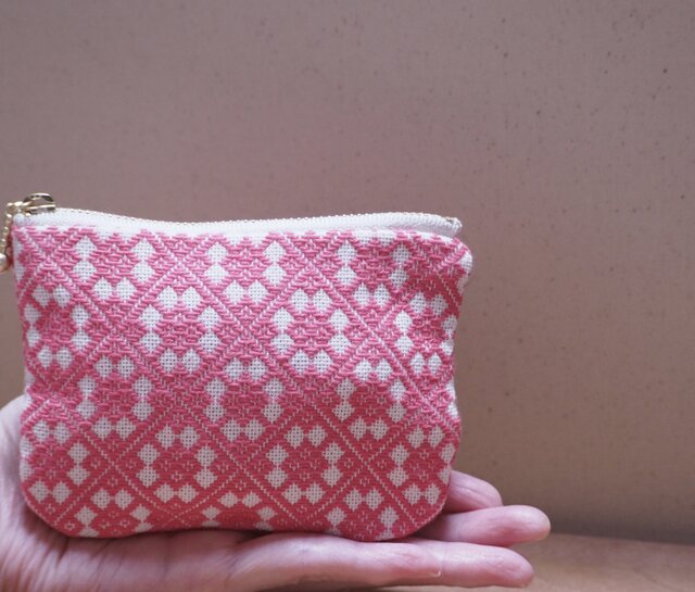 こぎん刺し ポーチ 刺繍 kogin 総刺し | iichi 日々の暮らしを心地よくするハンドメイドやアンティークのマーケットプレイス