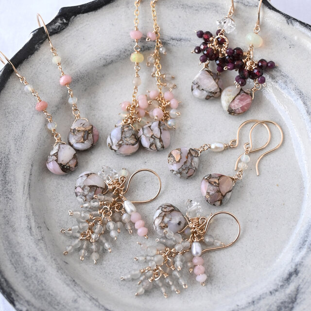 コッパーピンクオパールのピアス・イヤリング変更可・14kgf | iichi 日々の暮らしを心地よくするハンドメイドやアンティークのマーケットプレイス