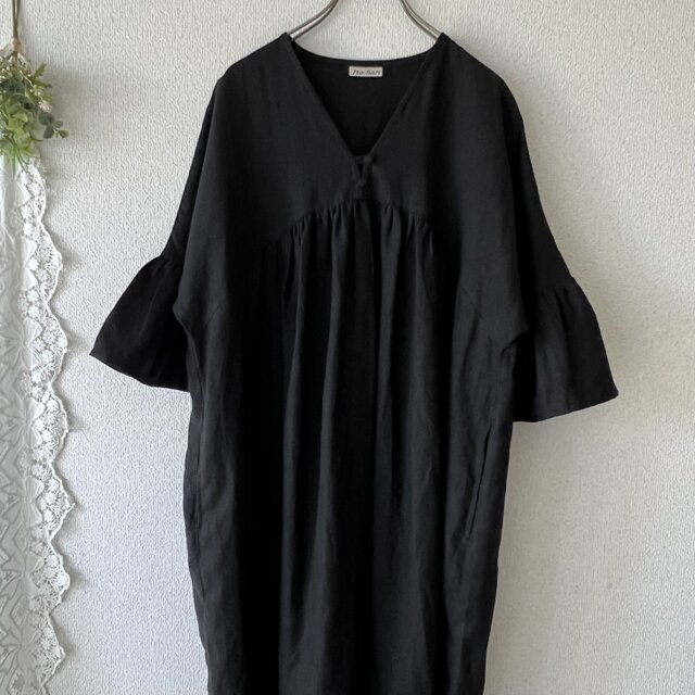 Vネックギャザーワンピース(ブラック/カラシ/グレー/くすみパープル/フューシャピンク) | iichi 日々の暮らしを心地よくするハンドメイドやアンティークのマーケットプレイス