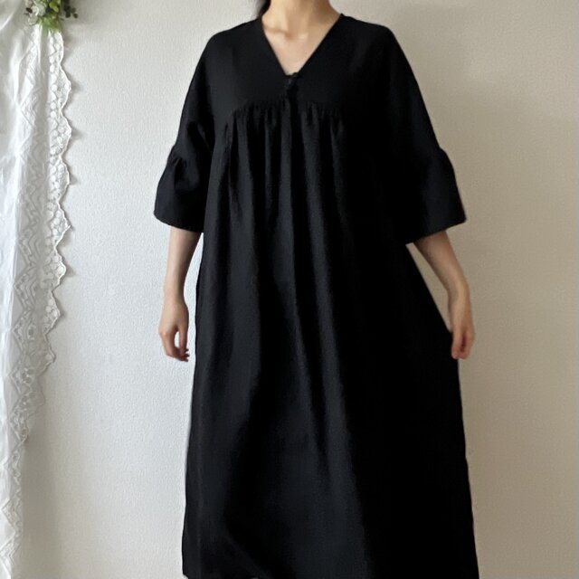 Vネックギャザーワンピース(ブラック/カラシ/グレー/くすみパープル/フューシャピンク) | iichi 日々の暮らしを心地よくするハンドメイドやアンティークのマーケットプレイス