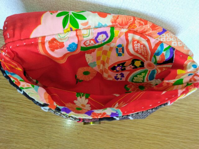 花の刺繍ポーチ 74 | iichi 日々の暮らしを心地よくするハンドメイドやアンティークのマーケットプレイス