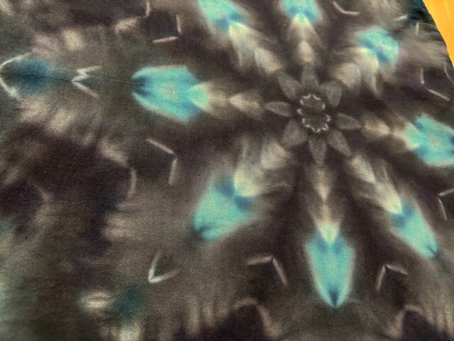 タイダイ ノースリーブワンピース 黒 ブラックビューティ 美しい幻想的なスノーフレイク HD24-34 | iichi 日々の暮らしを心地よくするハンドメイドやアンティークのマーケットプレイス