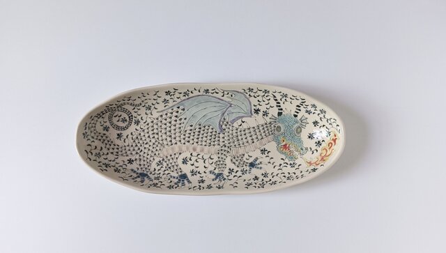楕円長皿 ドラゴン | iichi 日々の暮らしを心地よくするハンドメイドやアンティークのマーケットプレイス