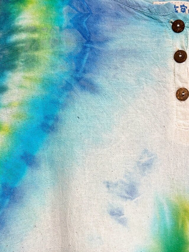 タイダイ ヘンリーネック 長袖 ワンピース ホワイト グリーン ブルー 幻想的な大曼荼羅 HD24-35 | iichi 日々の暮らしを心地よくするハンドメイドやアンティークのマーケットプレイス