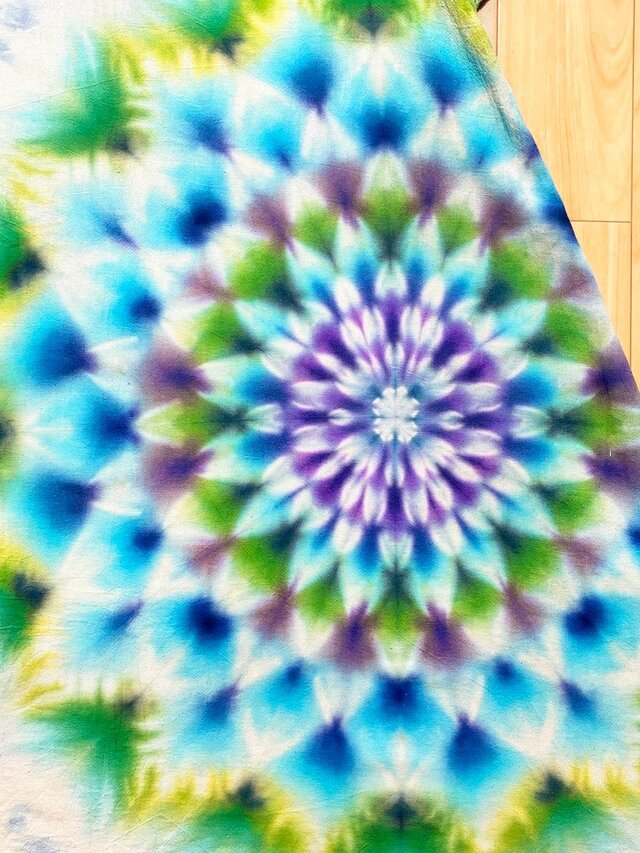 タイダイ ヘンリーネック 長袖 ワンピース ホワイト グリーン ブルー 幻想的な大曼荼羅 HD24-35 | iichi 日々の暮らしを心地よくするハンドメイドやアンティークのマーケットプレイス