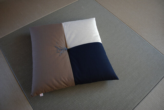 Japanese cushion＜cotton＋Linen＞50 | iichi 日々の暮らしを心地よくするハンドメイドやアンティークのマーケットプレイス